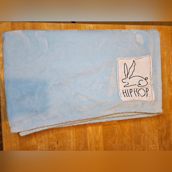 Rae Dunn | Accents | Rae Dunn Hip Hop Blue Plush Throw Blanket 5x60 ...